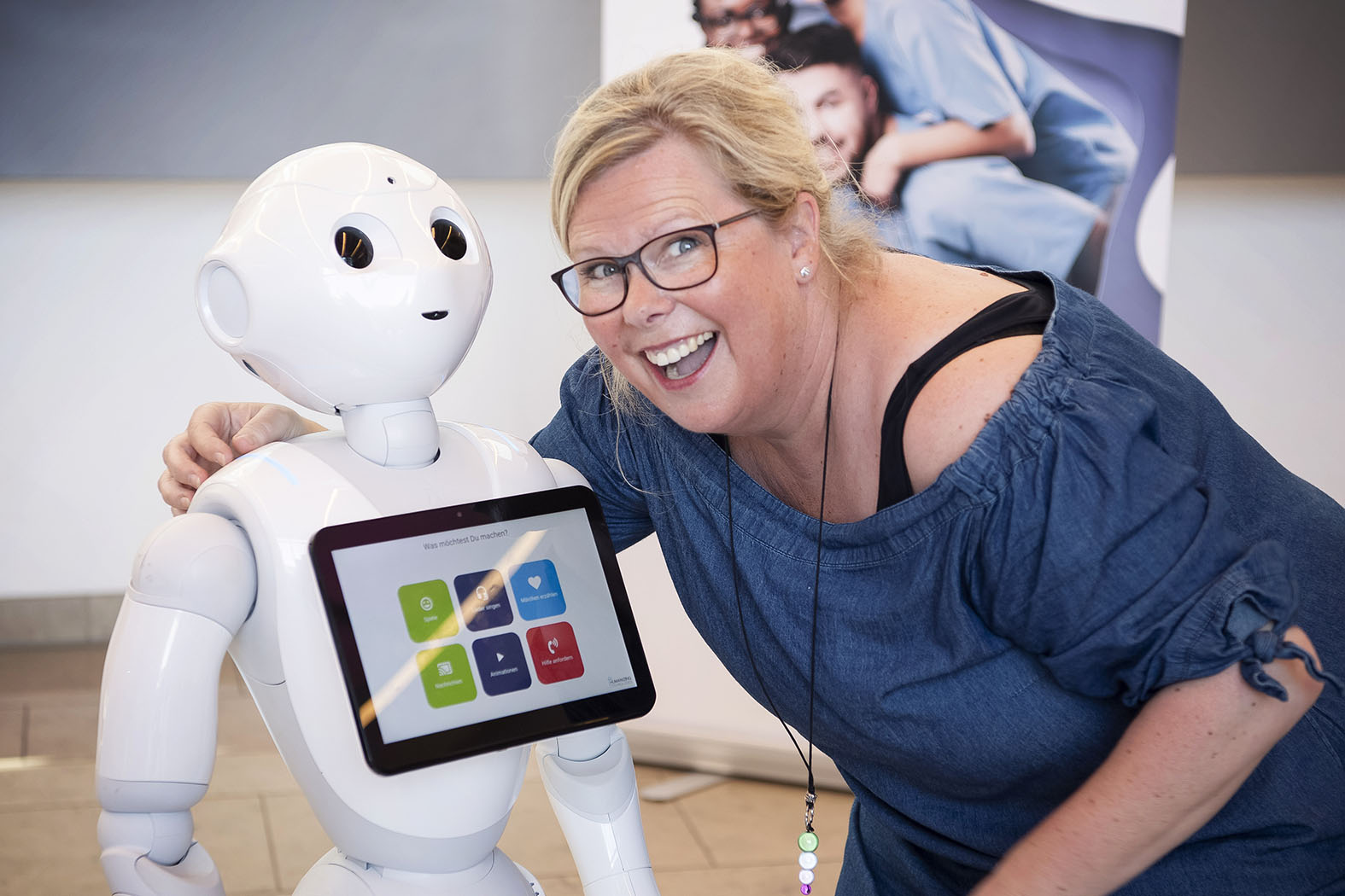 FOTO AGENTUR RUHR moers Pepper, der Pflegeroboter - FOTO AGENTUR RUHR moers